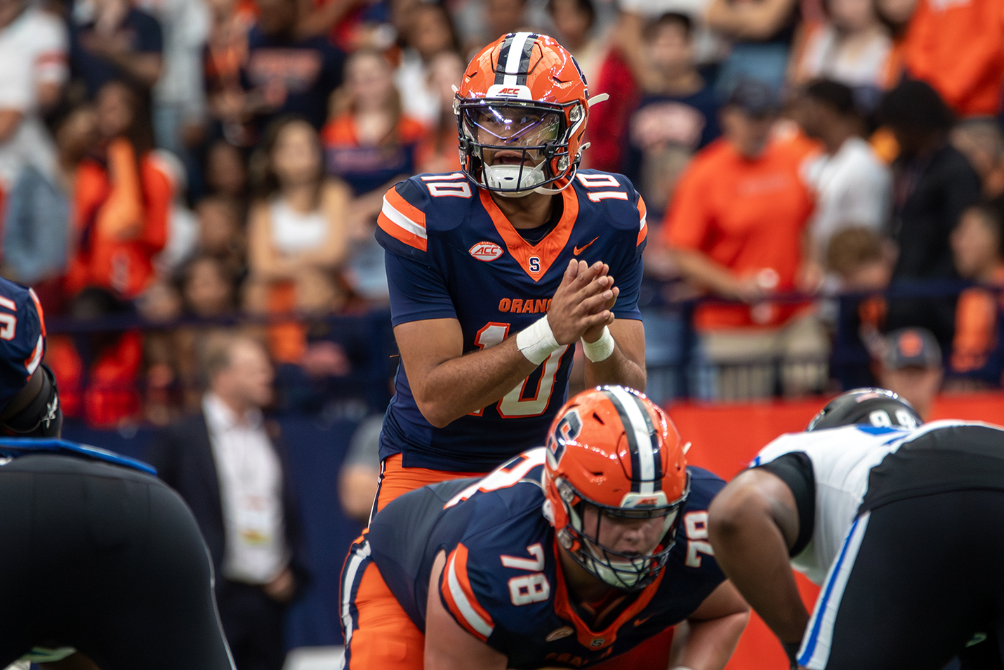 Why is Collins struggling? PFF analyst says he ‘locks into’ 1st read.