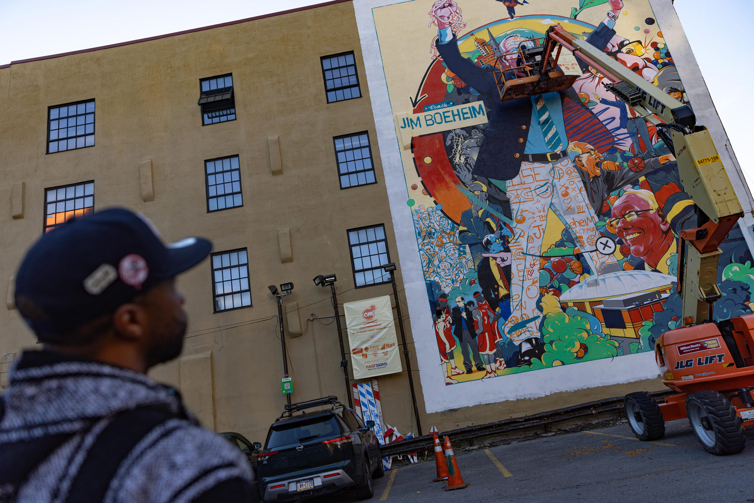Chris Murray blends childhood, SU basketball in Boeheim mural