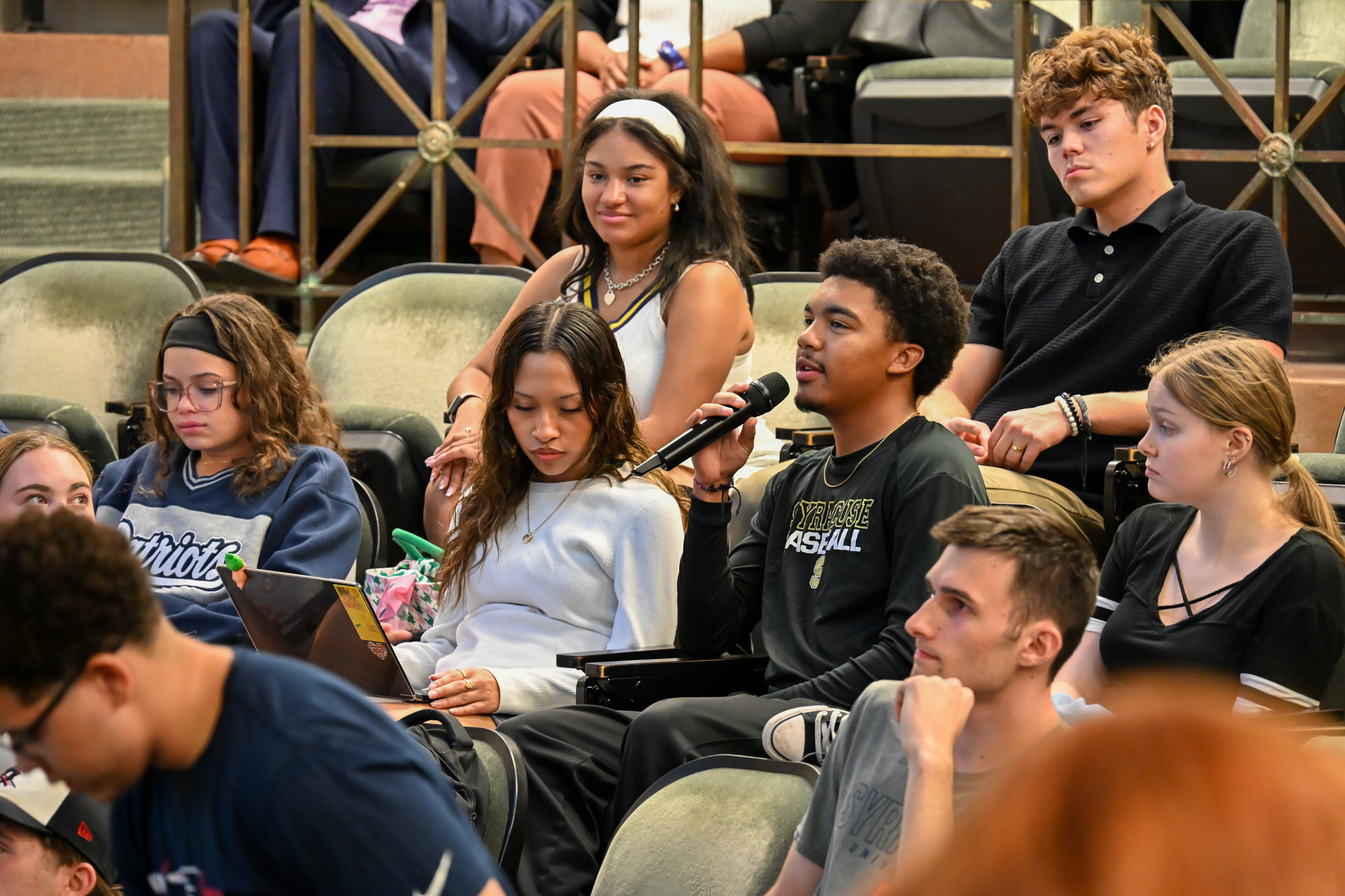 Prompted by student concerns, SGA introduces AI transparency bill