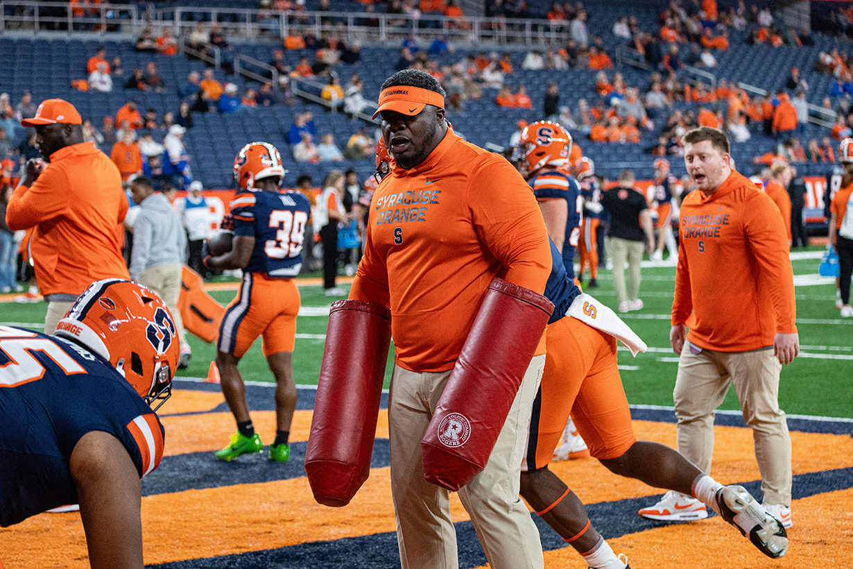 Syracuse demotes Elijah Robinson from DC role to D-line coach - The ...